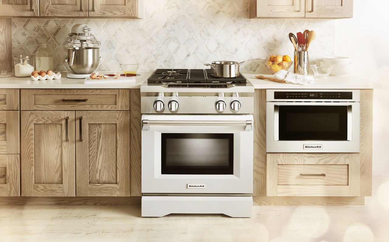 Should You Choose a Freestanding or Slide-In Range? - Universal ...